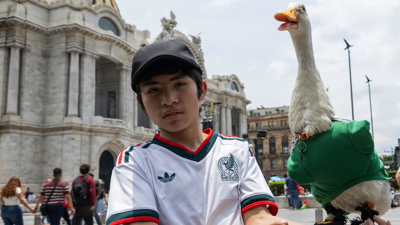 World Cup's best viral moments: Mexico, Scotland ducks; German cyclist ...