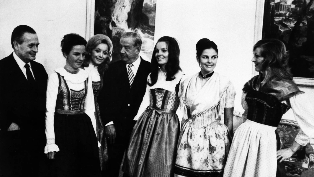 Königspaar feiert goldene Hochzeit an Mittsommer
