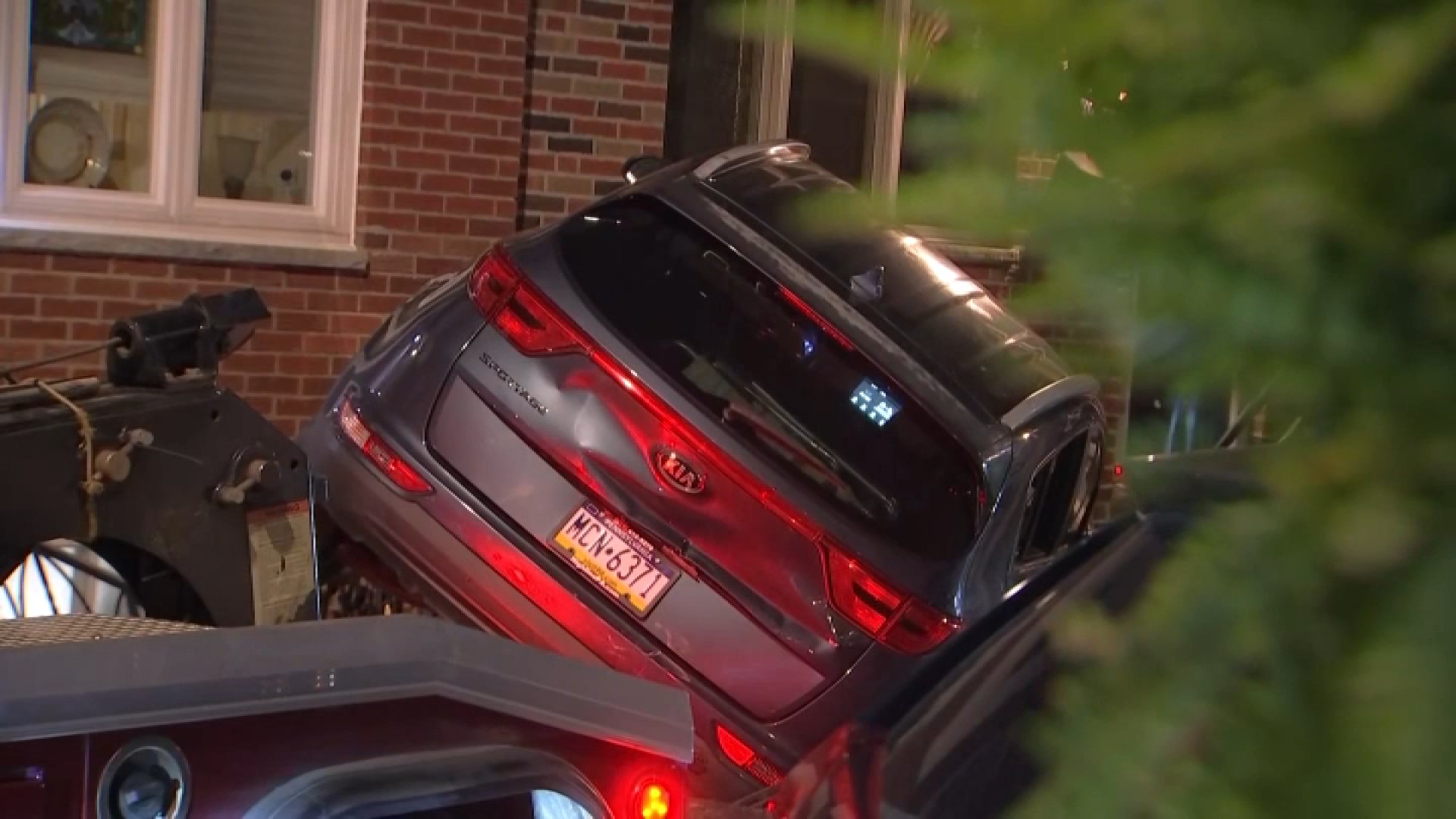 Man steals girlfriend's car, crashes into South Philly home ...