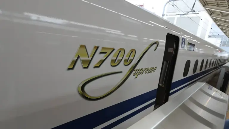 Man tries out Japan's fastest bullet train for 870-mile journey and ...