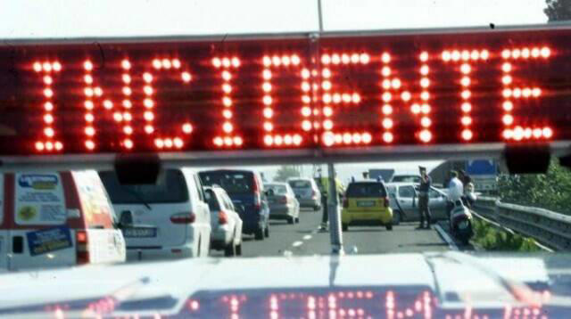 A-12: traffico bloccato tra Recco e Rapallo; code e distribuzione acqua