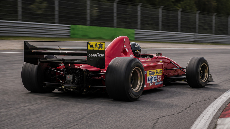 Ferrari 412 T2 V12 screams at 17,000 RPM