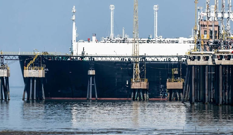 LNG carrier Disha reaches Dahej Port after safe passage through Strait ...
