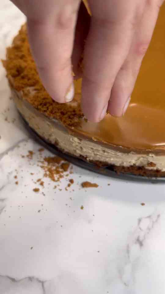 How to make a decadent Biscoff cookie cake