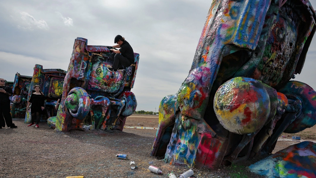 7 iconic roadside attractions and eateries across America