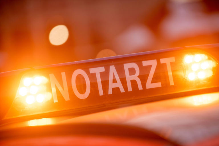 Lastwagen fährt Jungen an Ampel an – Kind schwer verletzt