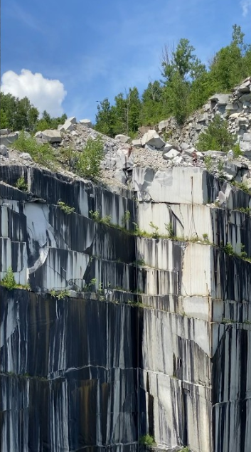 Massive cliff jump from 40m with crazy impact sound