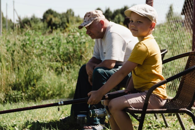 This heartfelt advice from older dads to new fathers is hitting people ...
