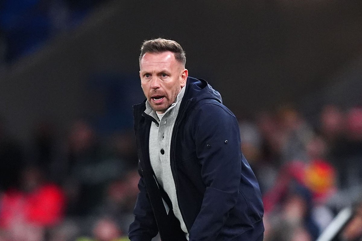 Burnley step up pursuit of Wales boss Craig Bellamy