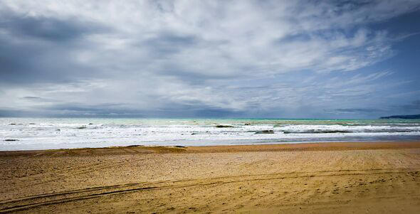'Sensational' UK beach 'looks like Australia' with miles of golden sand
