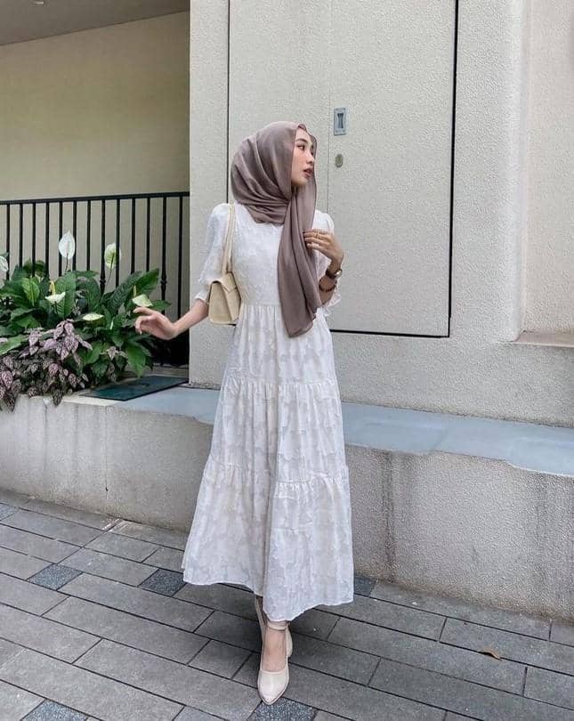 Gamis putih cocok dengan jilbab warna apa? Ini 7 pilihannya
