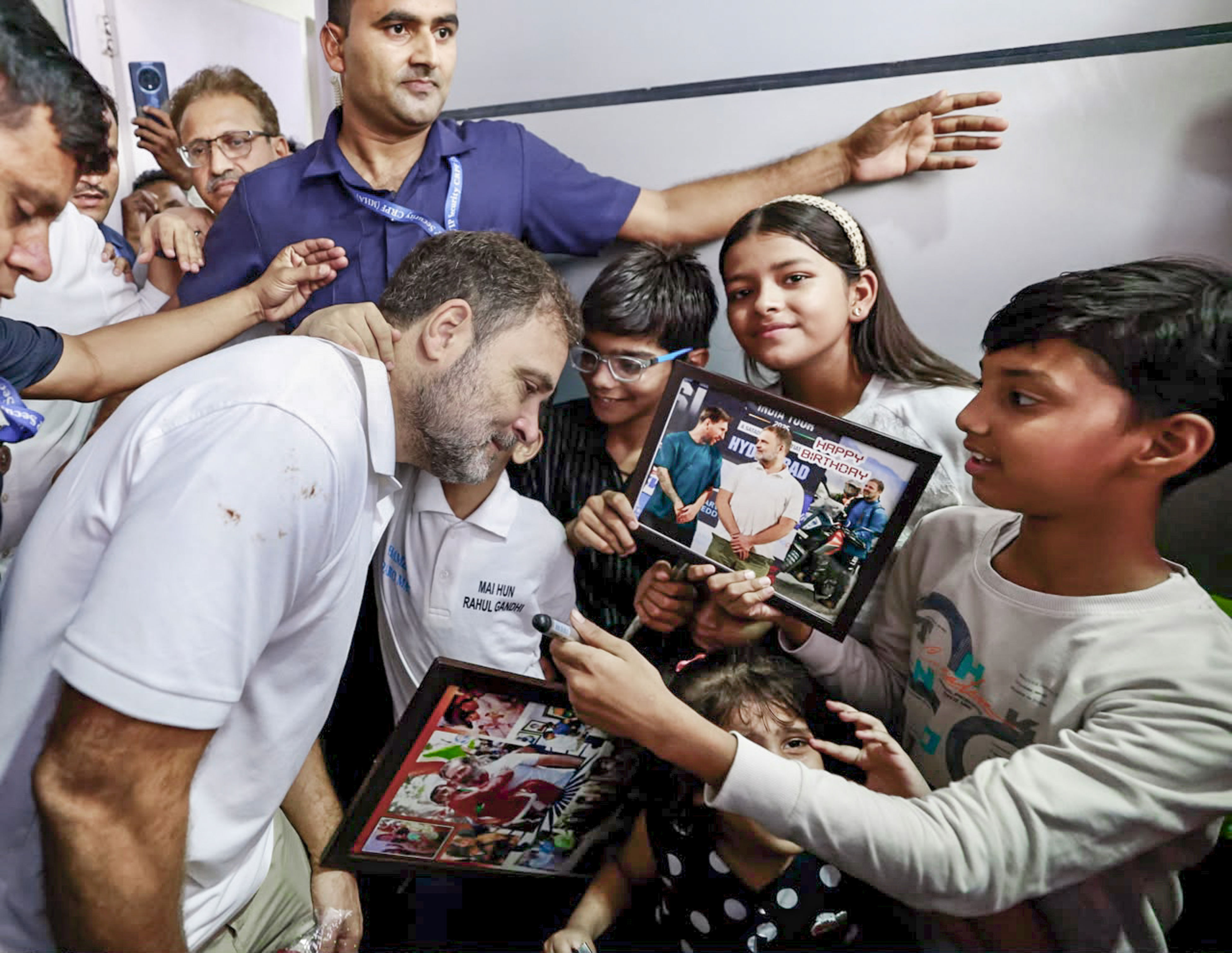 Shashi Tharoor hails Rahul Gandhi's leadership on his birthday, says ...