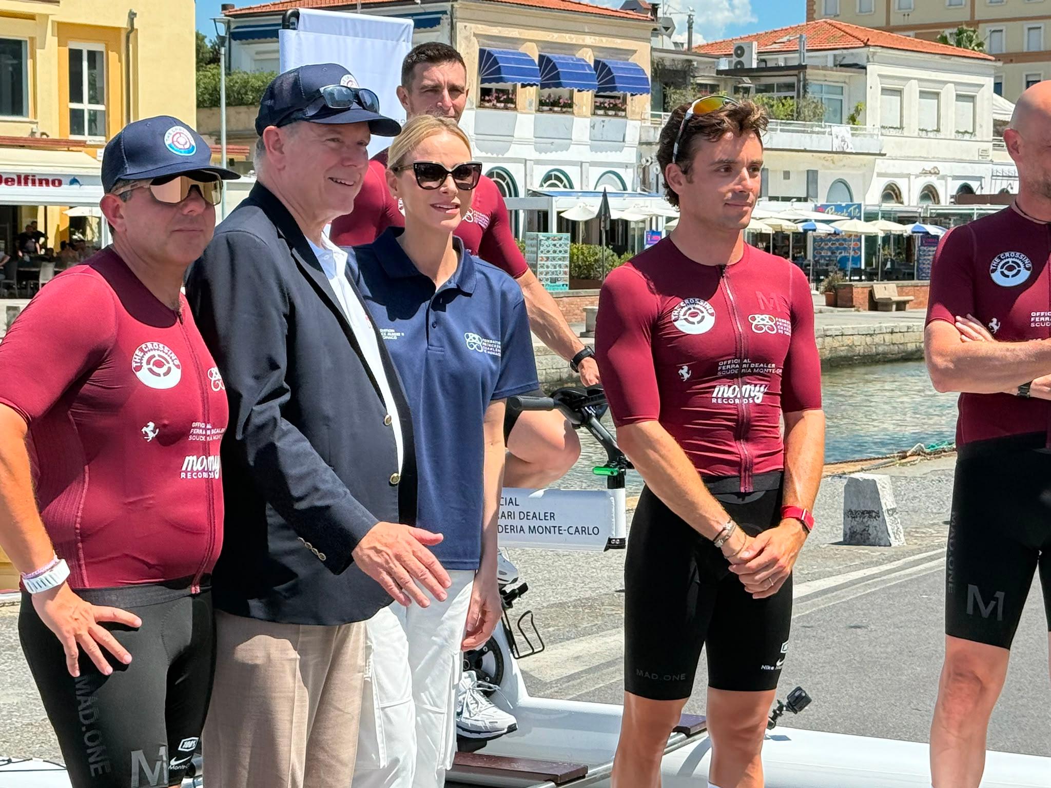 Alberto di Monaco e Charlène danno il via alla traversata da Viareggio ...