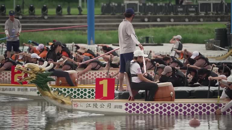 Racers chase fun during Taiwan's Dragon Boat Festival