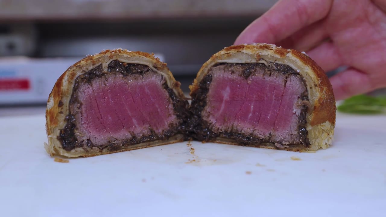 Gordon Ramsay’s Hell’s Kitchen method turned filet into beef Wellington