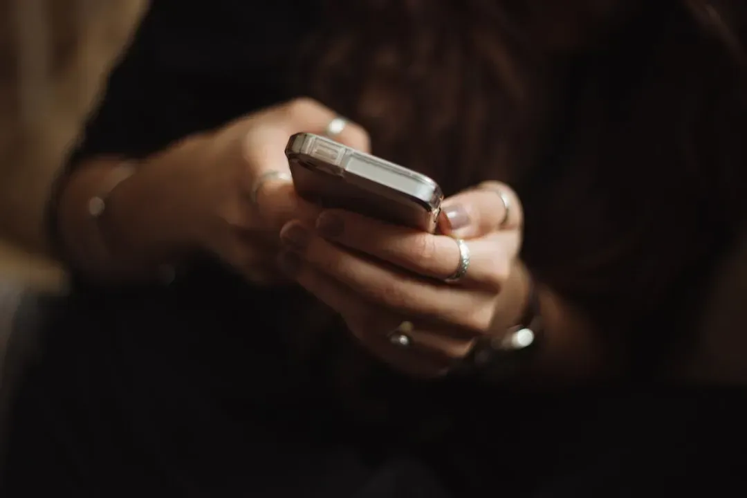 8 things people do when they're about to quietly cut you out of their life