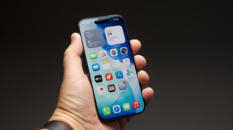 Why your iPhone's brightness suddenly drops by itself (and how to ...
