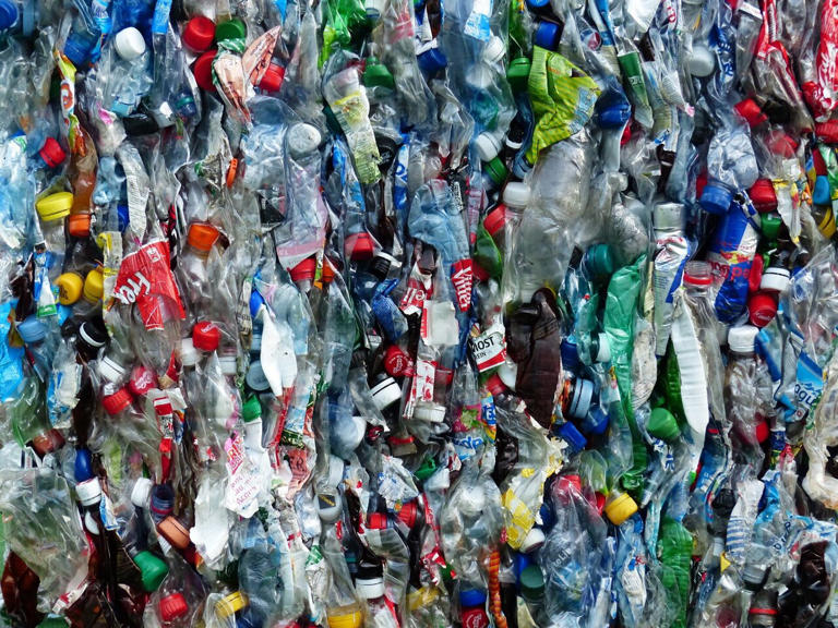 Scientists invent 'transient thermal barcodes' to improve plastic recycling