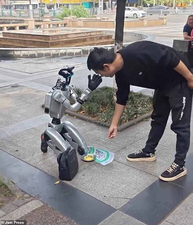 Humanoid robot is spotted begging on a street in China - claiming it ...