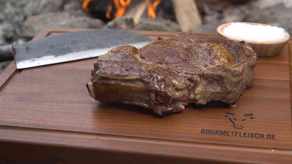 Monster steak on a hot stone: Magic in a dish