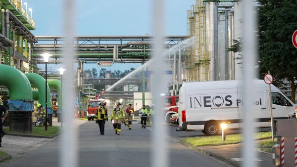 Ineos Phenol in Gladbeck: Schwelbrand löst großen Einsatz für ...
