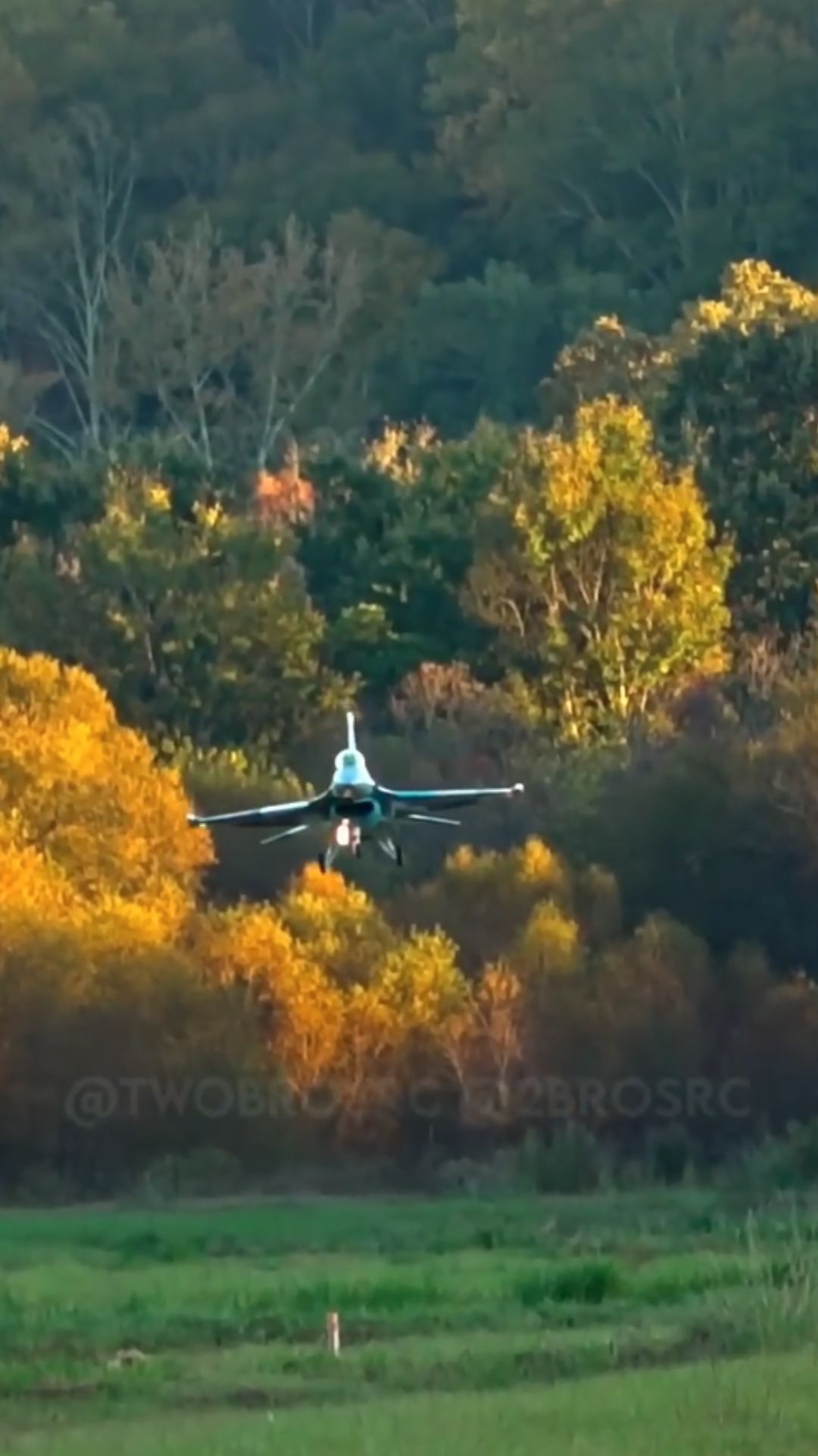 Incredible F-16C aggressor RC plane landing footage