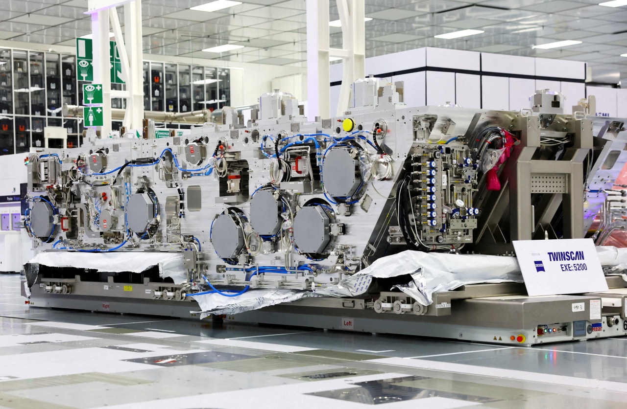 ASML shares slip on report of US concern that China has its tech