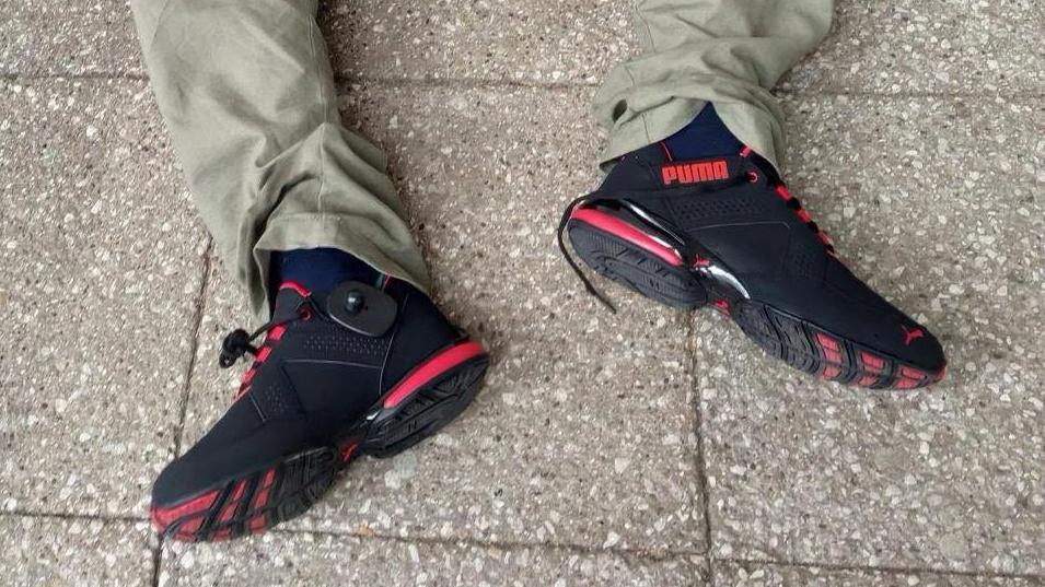 Two right shoes make a wrong for suspect shoplifter