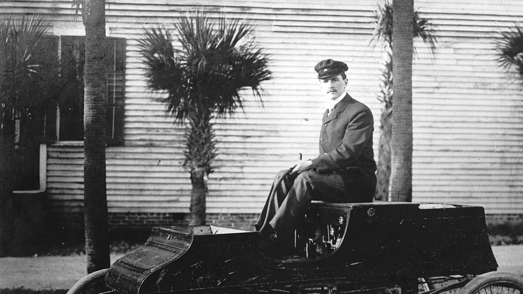 11 iconic early racing cars and drivers