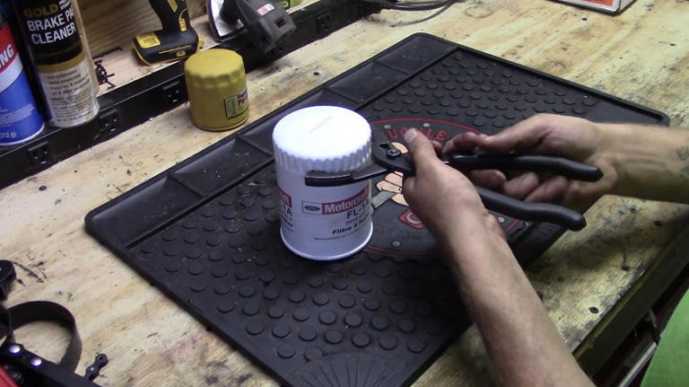 How to tell which size oil filter wrench you need (and how to use one)