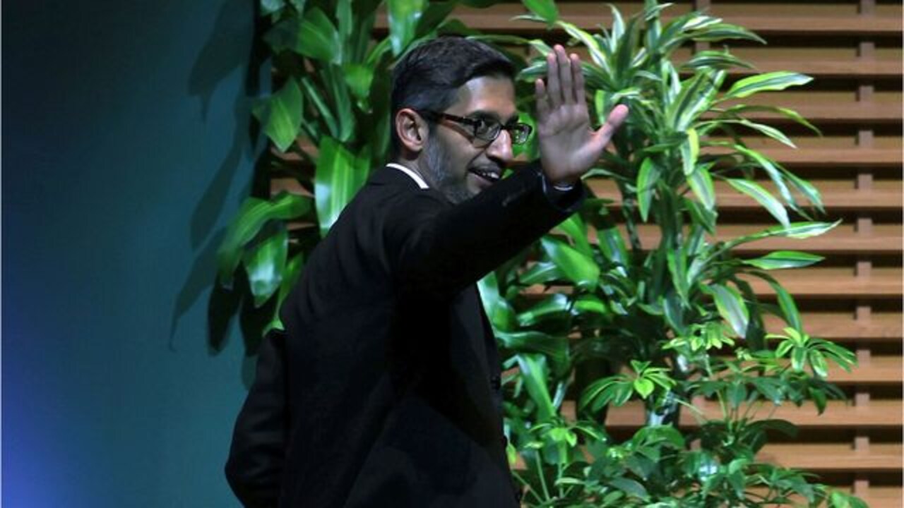 Als Google-CEO Sundar Pichai die Bühne betritt, verlassen Hunderte ...