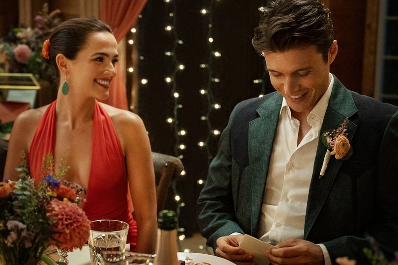 Who is in the cast of Netflix's Voicemails for Isabelle?