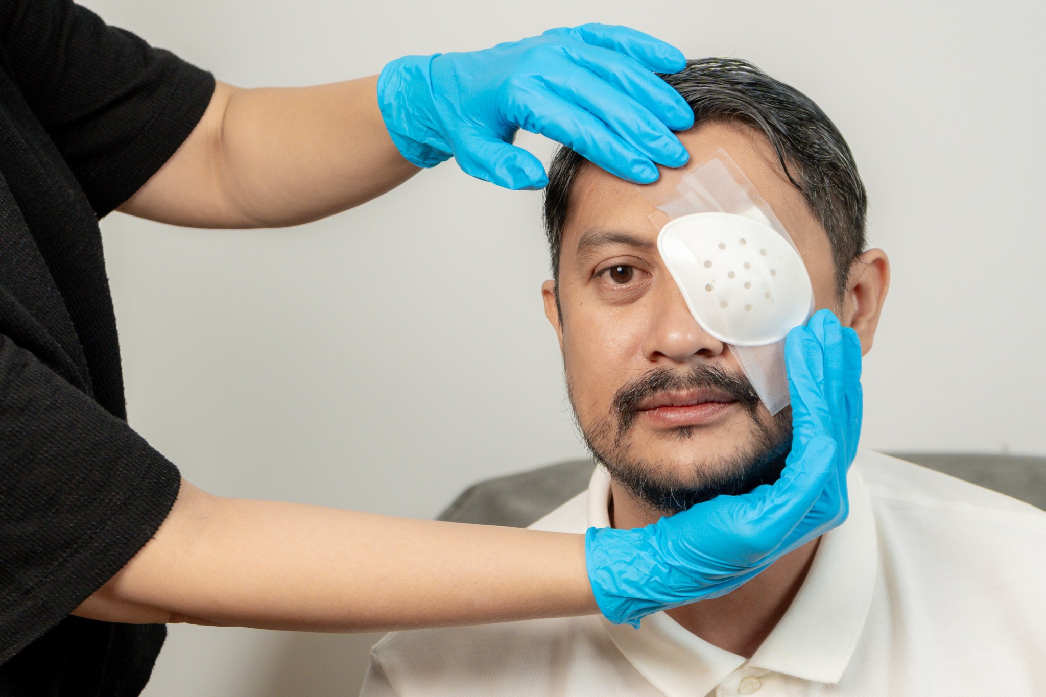 iPhone user gets eye surgery—then notices crazy problem