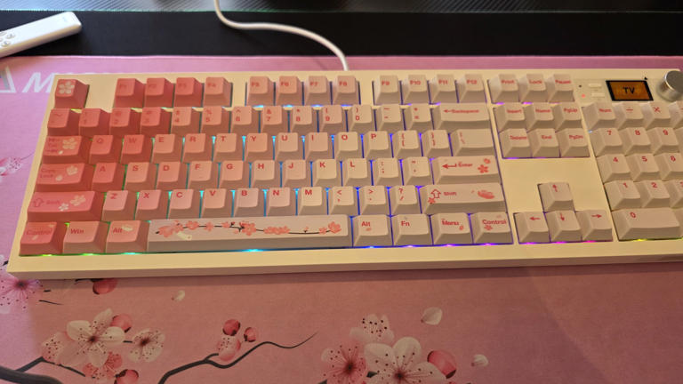 Review: Epomaker QK108, a full-size mechanical keyboard built for ...