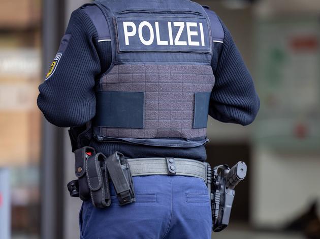 Bettelei als Ablenkung in Schwabing: Mann stiehlt Seniorin Bargeld aus ...
