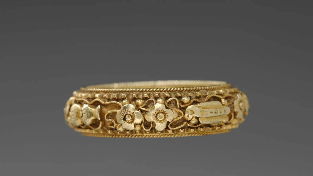 Identifying authentic vintage jewelry
