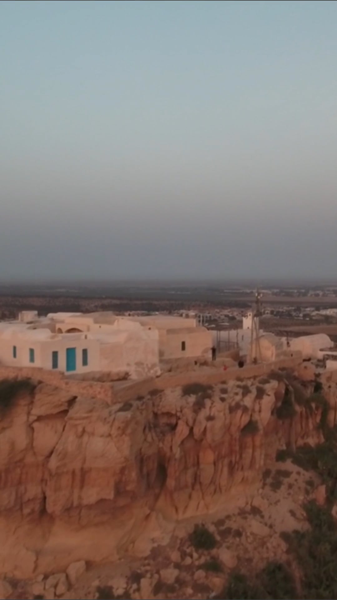 Tunis: Drone discovers the sprawling capital of Tunisia