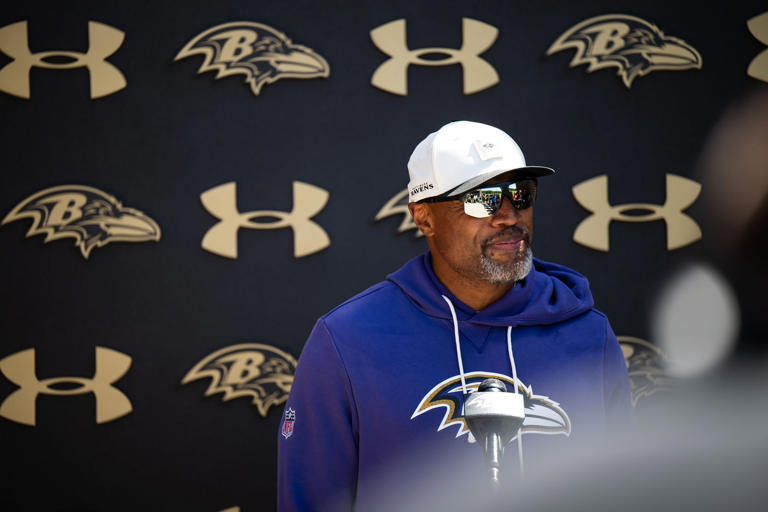 Mike Preston: Marvin Lewis knows hurdles facing Ravens’ Anthony Weaver