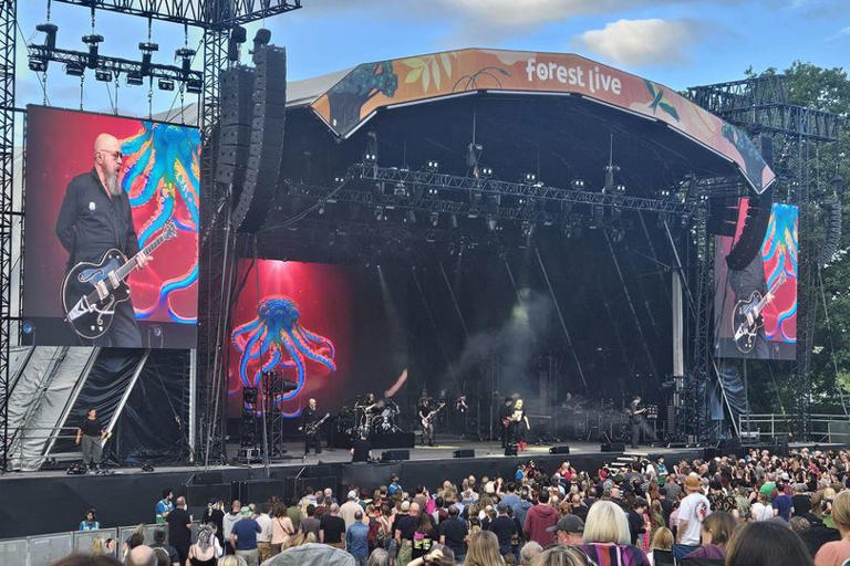 Garbage halt Delamere Forest gig as emotional Shirley Manson says 'I ...
