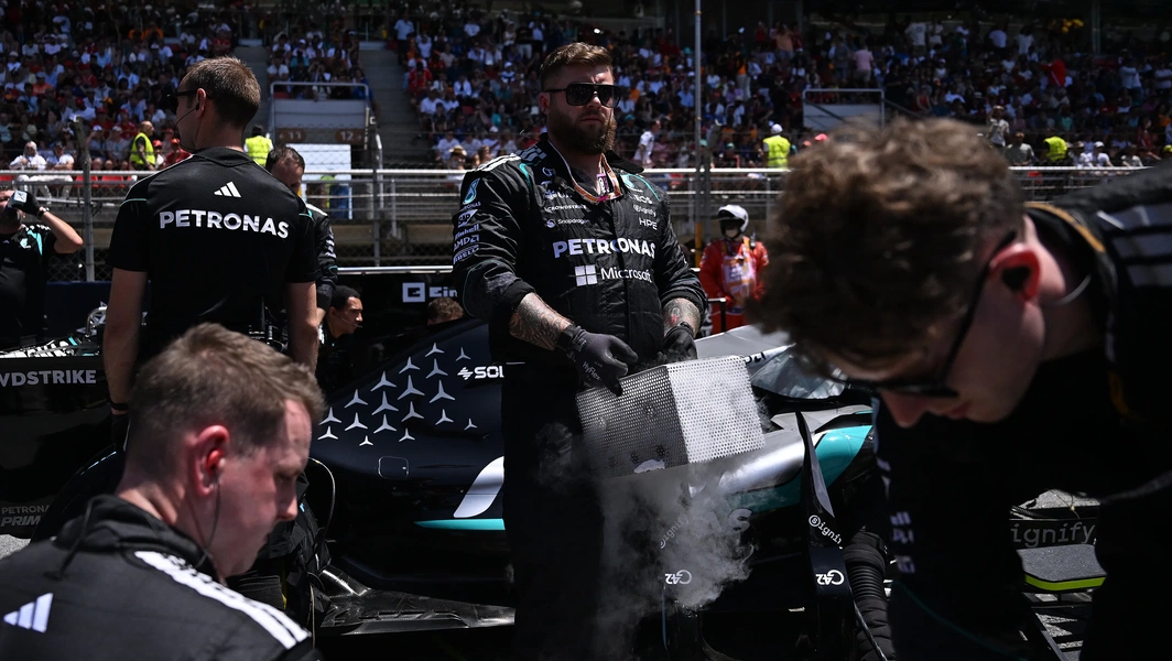 Mercedes may rethink team orders as Hamilton closes in