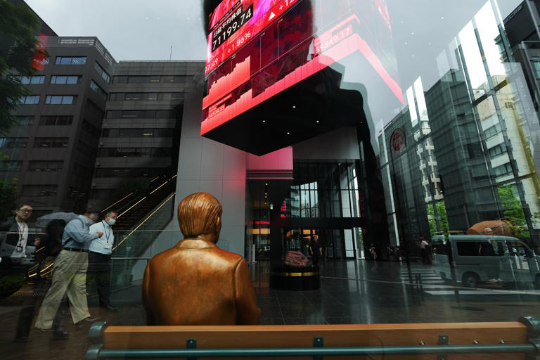 World shares are mixed and US futures fall after a tech-led rally on ...