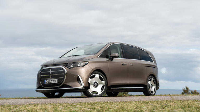 2028 Mercedes-Benz VLE first drive: Your 8K living room on wheels has ...