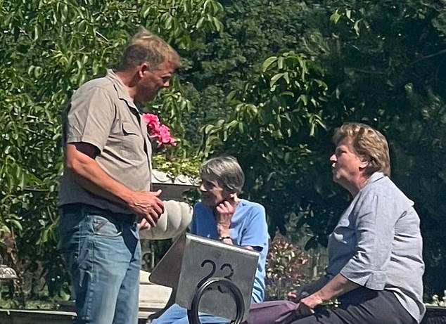 Zookeeper who saved boy, three, thrown into crocodile pit by stranger ...