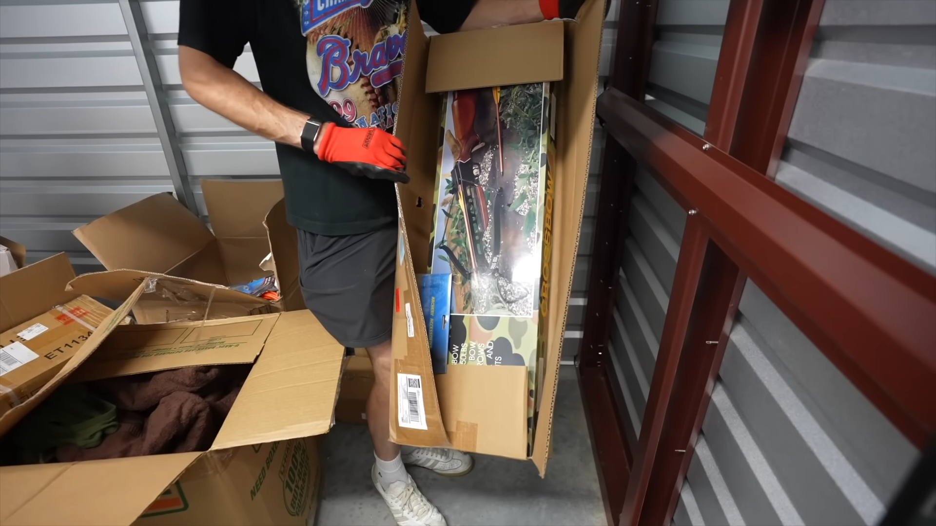 They opened a blind storage unit for $430 - inside was a mystery no one ...