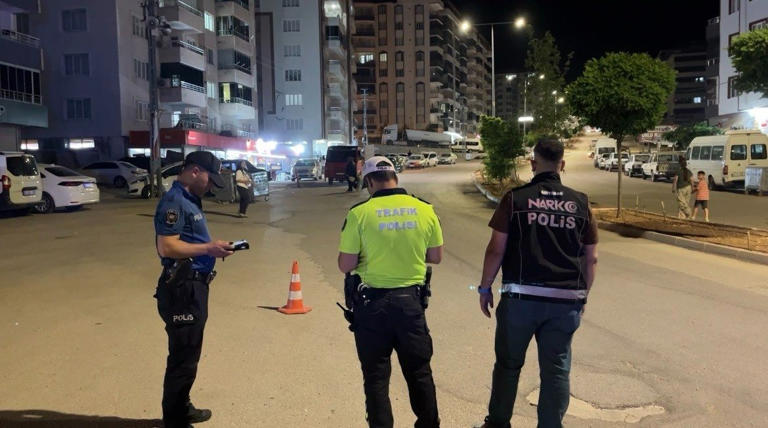 Asayiş uygulamasında 2 araç trafikten men edildi
