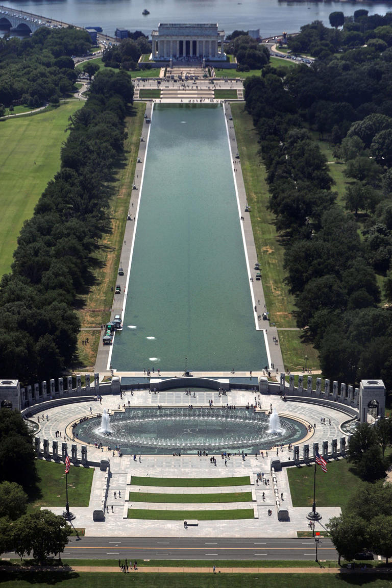 Paint is already peeling on Trump’s $14.7m Washington reflecting pool ...