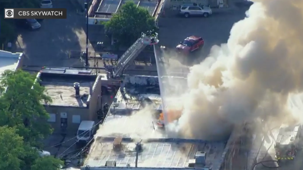 Firefighters battle restaurant fire on Chicago's West Side