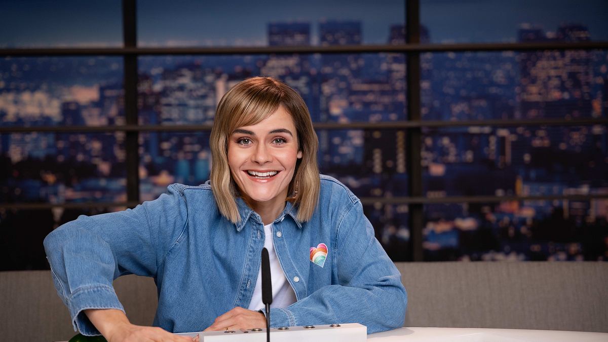 Während Fans auf Staffel 8 warten: Hazel Brugger übernimmt das „LOL ...