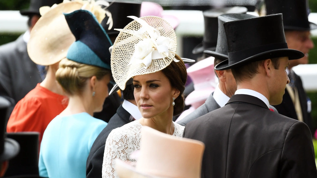 Kate’s bold yellow Ascot look sparks style buzz