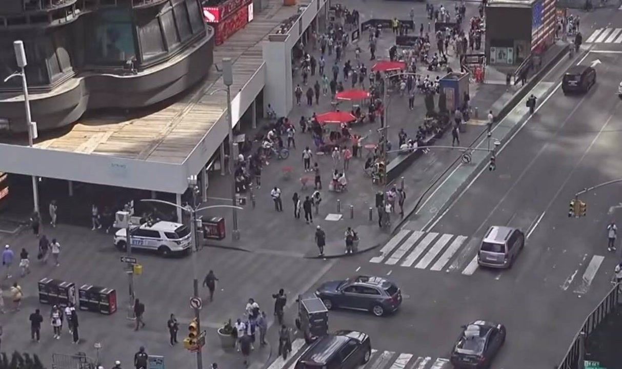 Moment 'shots fired' in Times Square as gunman seen 'discharging ...
